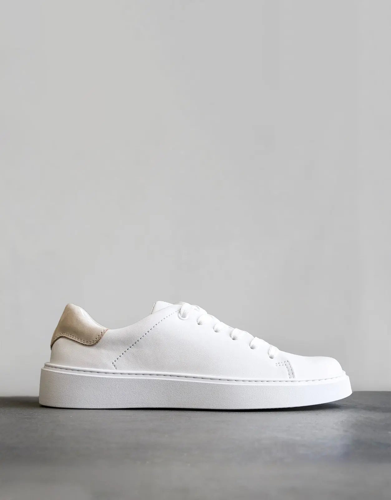 Fade Essential White Sneakers - Subwear